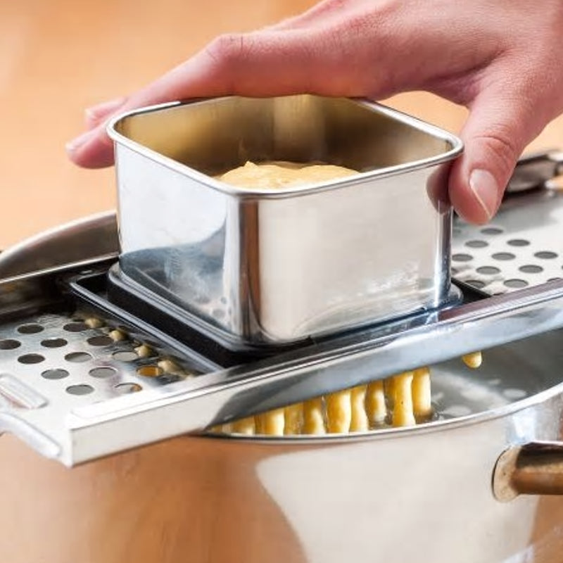 Machine à spaetzle en acier inoxydable – Eugène Allard Cuisine et Tendances